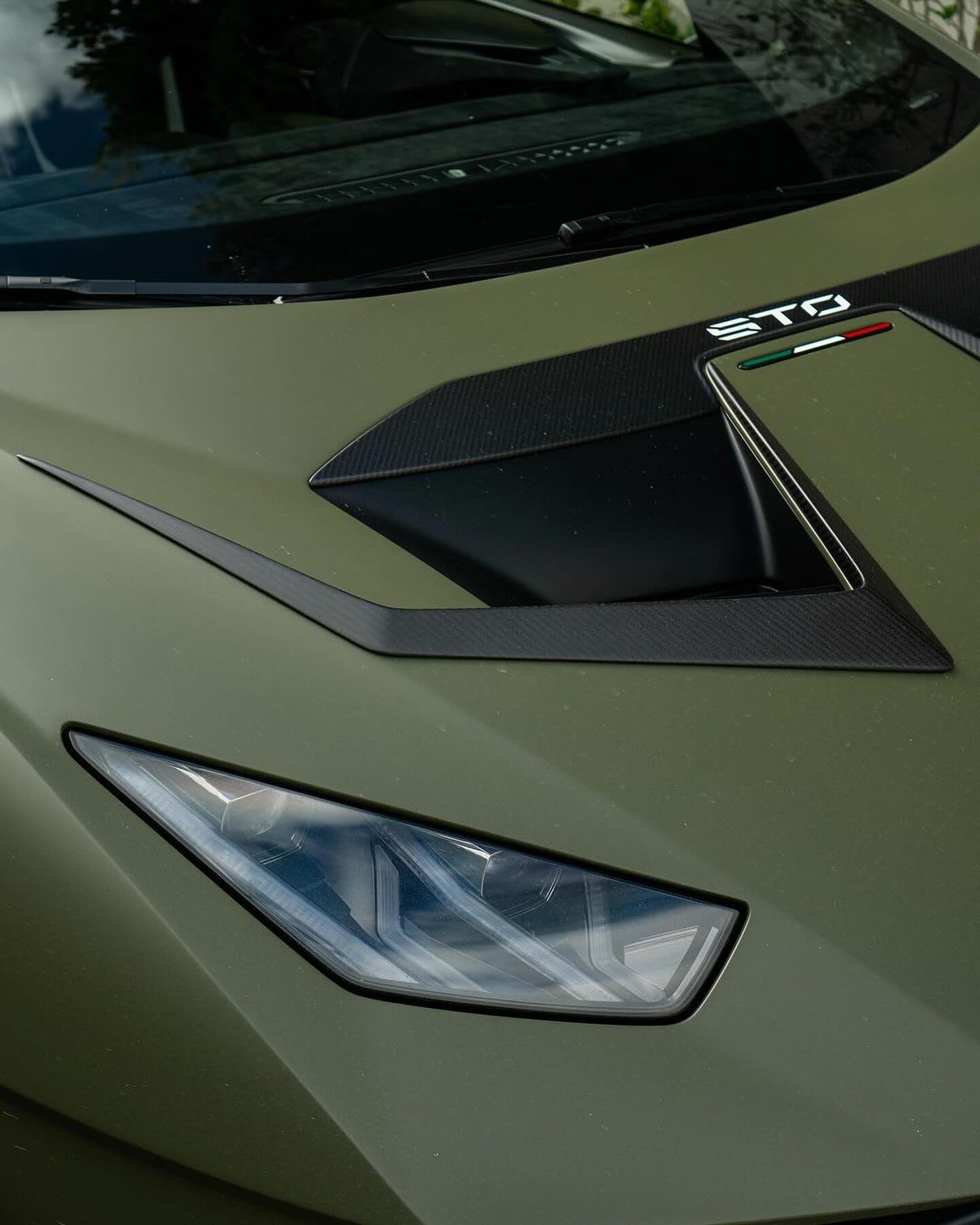 Lamborghini Huracan STO Carbon Fiber Hood Air Ducts | Eurobahndynamics